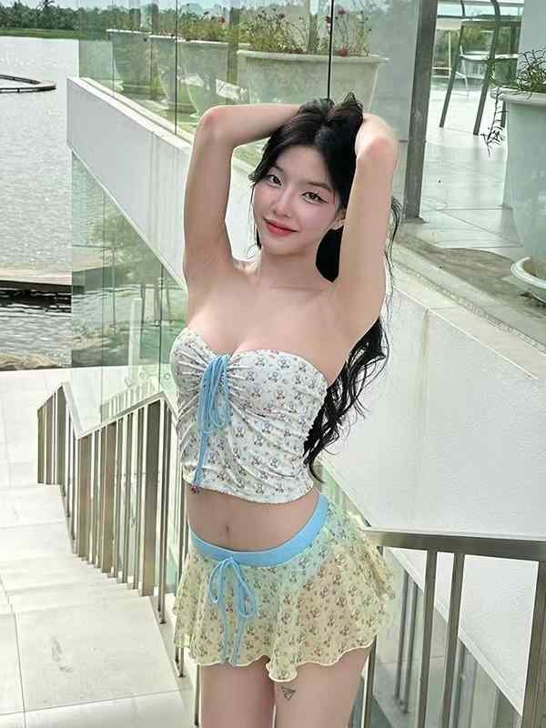 ・対象性別: 女・対象年齢層: 成人・柄: 純色、高腰、碎花、セクシー、タイト、バックレス、高伸縮、耐久、小清新、保守・素材: ナイロン82%、スパンデックス18%・重さ: 約350g・カップ: 胸パッド付きノンワイヤー・袖丈: ノースリー...