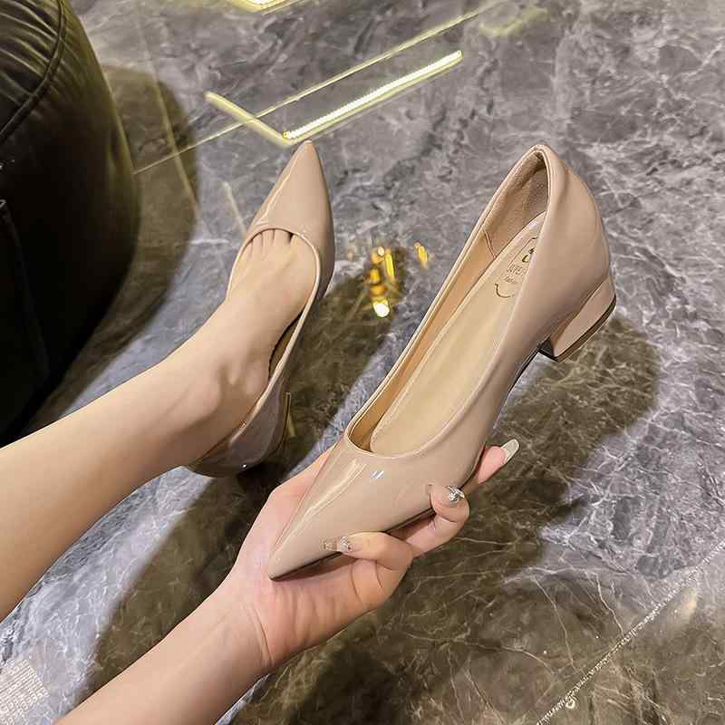 ・カテゴリ: 高跟鞋・スタイル: 韓版・対象性別: 女・柄: 純色・カラー展開: ブラック6cm、ヌード6cm・サイズ展開: 34、35、36、37、38、39・素材: ゴム底、超繊維内里、PUインソール・デザイン: 低幫、中口7-11cm...