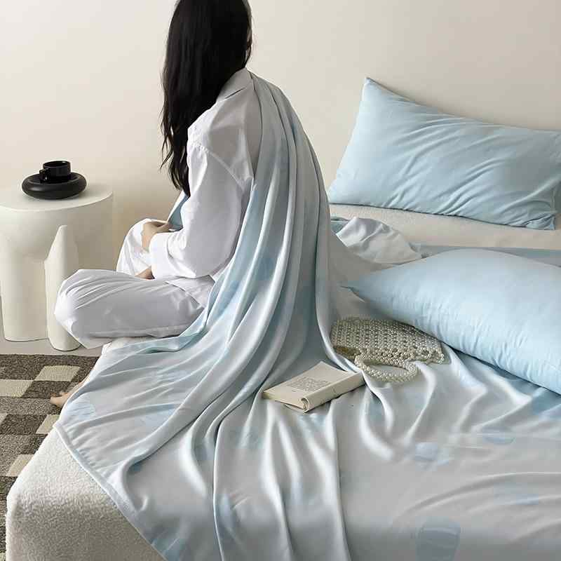 ・主な素材: 竹原繊維100%・柄: プリント・カラー展開: 繁華-藍、繁華-駝、六月-粉、六月-緑、六月-駝、起風-粉、起風-灰、起風-藍、雲裳-緑、雲裳-紫・サイズ展開: 100×150cm（0.5kg）、150×200cm（1.0kg...