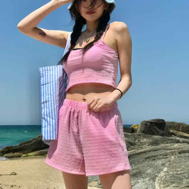 ・対象性別: 女・対象年齢層: 成人・柄: 無地・主な素材: ポリエステル85%、スパンデックス15%・グラム重量: 約350g・対象シーン: 水中運動・カラー展開: ピンク、ブラック、ホワイト・サイズ展開: M、L、XL・袖丈: ノースリ...