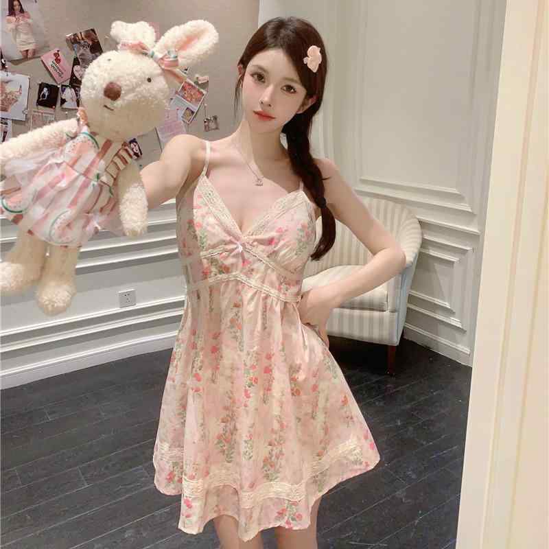 ・カテゴリ: 吊帯スカート・スタイル: 仙女風・主な素材: 綿100%・ネックライン: 無領・袖丈: 無袖・スカート丈: 短丈・機能: 透気性、快適・カラー展開: 繁花粉、藍莓・サイズ展開: S、M、L、XL・対象: 青年女性