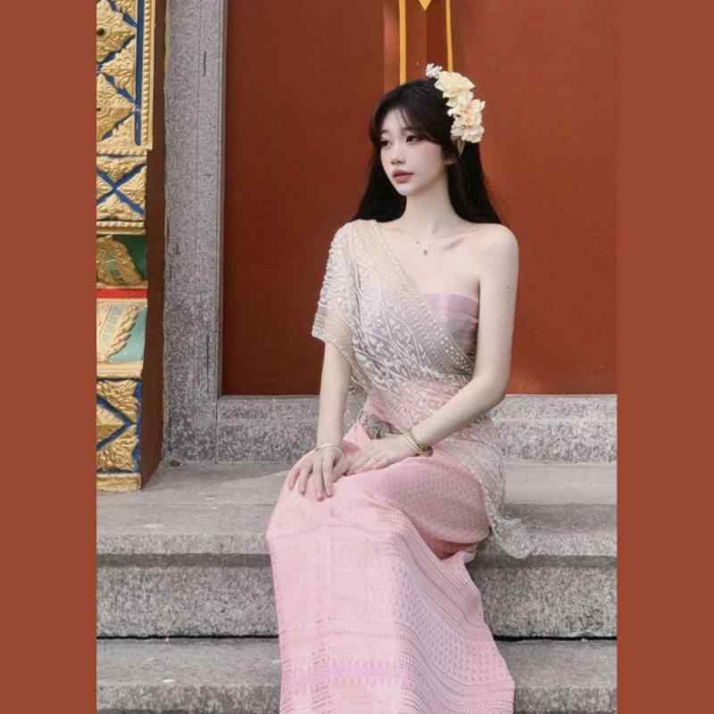 ・性別: 女性・素材: 雪尼尔・主素材成分: 氨纶 30%以下・対象年齢: 35-39歳・スタイル: 民族舞・テーマ: ゲーム