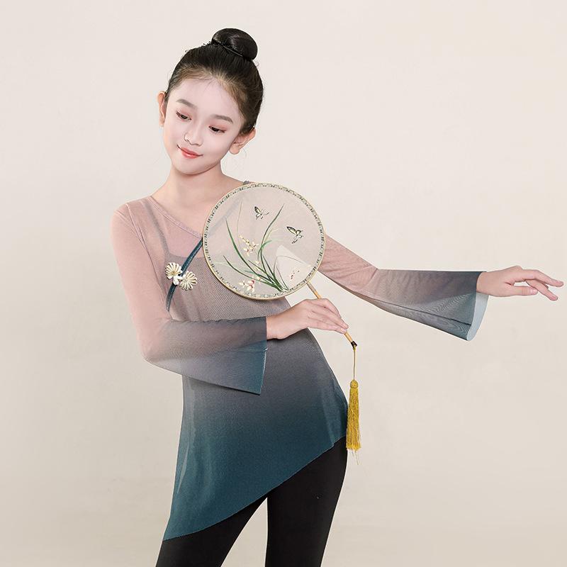 ・対象: 女・主な素材: ポリエステル95%・カラー展開: 松石緑指尖袖,星空紫指尖袖,松石緑ラッパ袖,星空紫ラッパ袖,松石緑指尖袖+黒吊帯,星空紫指尖袖+黒吊帯,松石緑ラッパ袖+黒吊帯,星空紫ラッパ袖+黒吊帯,黒九分パンツ・適合身長: 1...