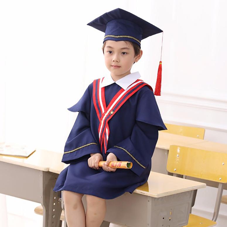 ・スタイル: 学院風・要素: 字母、蝴蝶結、印花・主な素材: 醋酯纖維100%・適合年齢: 中小童(3~8歳、100~140cm)・カラー展開: 尊享版博士服、黒紅博士服、黒黄博士服、緑色博士服、紫色博士服、青色博士服、赤色博士服、黒紅単層...