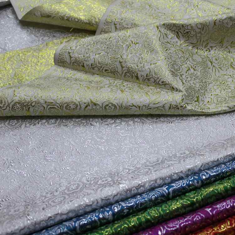 ・素材: ポリエステル100%・糸番手: 70・密度: 60・重量: 150g/m²・幅: 75cm・織り方: 色織・用途: 装飾布、舞台服・柄: 提花・スタイル: 中国風・カラー展開: 白色、金黄、大紅金、白底金、緑底金、玫紅、湖藍、1号...