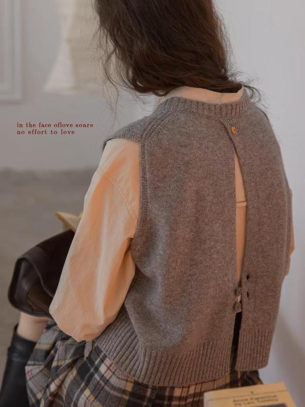 ・主な素材: 羊毛・柄: 無地・厚み: 厚手・スタイル: 通勤風・ネックライン: クルーネック・袖丈: ノースリーブ・流行要素: ニット・衣丈: 普通丈(50cm＜衣長≤65cm)・カラー展開: 月霧灰、白色、森林緑・サイズ展開: 均码