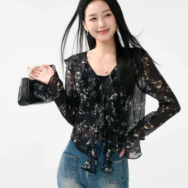 ・カテゴリ: Tシャツ・スタイル: 復古風・主な素材: ライセル・袖丈: 長袖・袖型: 泡泡袖・柄: 碎花、3D/立体图案・カラー展開: 白色晕染、黒色晕染・サイズ展開: S、M、L・ネックライン: U領