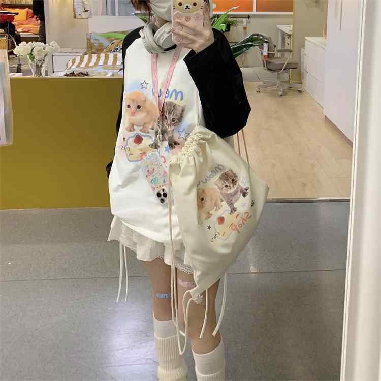 ・カテゴリ: Tシャツ・スタイル: カジュアル・主な素材: ポリエステル90-95%・袖丈: 長袖・柄: アニメカートゥン・袖型: ラグランスリーブ・カラー展開: ブラック×ホワイト・サイズ展開: M、L、XL、XXL・フィット: ルーズフ...