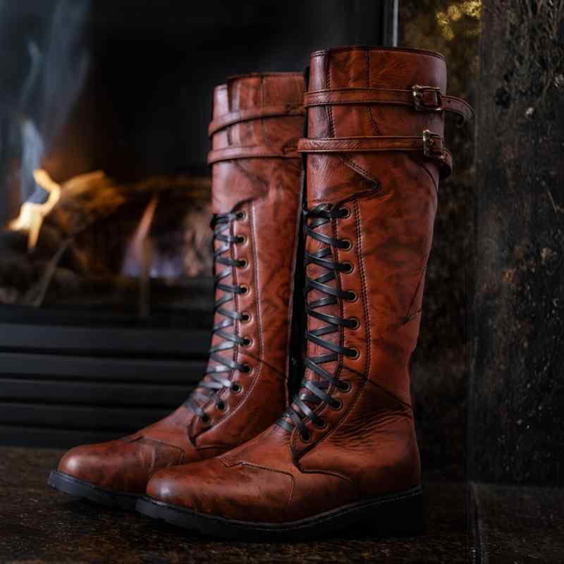 ・カテゴリ: 皮靴・スタイル: 欧米・主な素材: 人造PU・靴底素材: ゴム・性別: 男性・トゥ形状: ラウンドトゥ・ヒール高: 低ヒール（1-3cm）・ヒール形状: 厚ヒール・靴型: 騎士靴・ディテール: ステッチ・筒丈: 高筒・厚み: ...