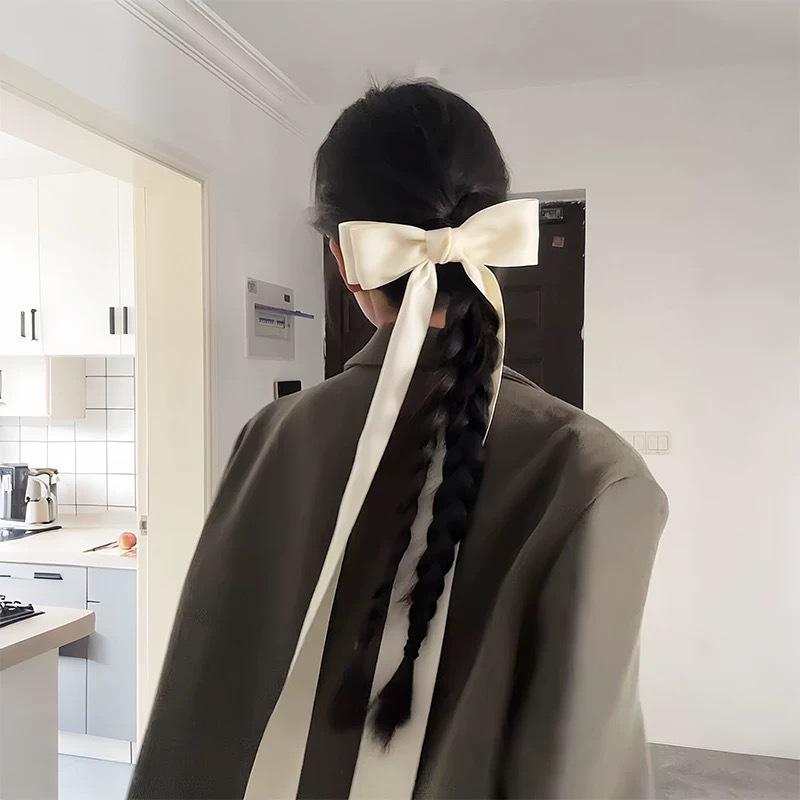 ・カテゴリ: ヘアアクセサリー・スタイル: 韓風・スタイル分類: 清新甘美・素材: 布・加工方法: 手作り・タイプ: スプリングクリップ・カラー展開: クリームホワイト、ブラック・流行要素: ライン・対象: 女性用