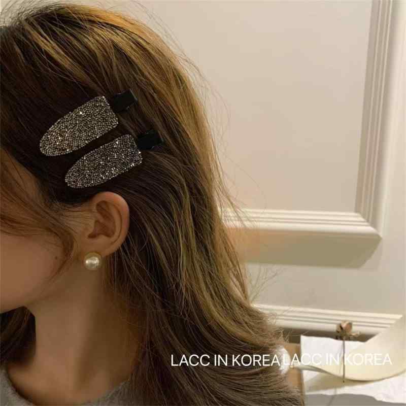・カテゴリ: ヘアアクセサリー・スタイル: 韓風・スタイル分類: 清新甘美・素材: 水晶・加工: 手作り・分類: サイドクリップ・カラー展開: シャンパンゴールド、ガンガンゴールド・流行要素: ラインストーン、ストレート