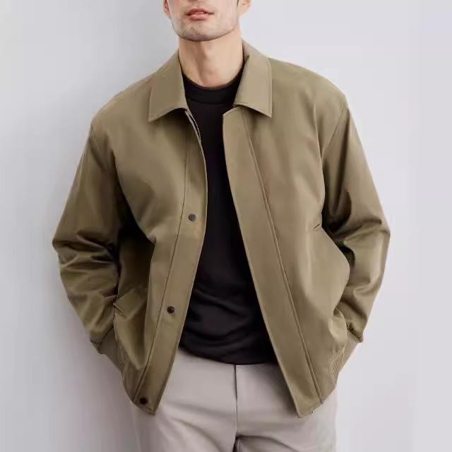 ・カテゴリ: ジャケット・スタイル: 都市・ネックライン: スタンドカラー・フィット: スリム・フロント: ジップ・フード: あり・厚み: 普通・柄: 無地・素材: ポリエステル100%・シーン: カジュアル・ディテール: リブ裾・裾デザイ...