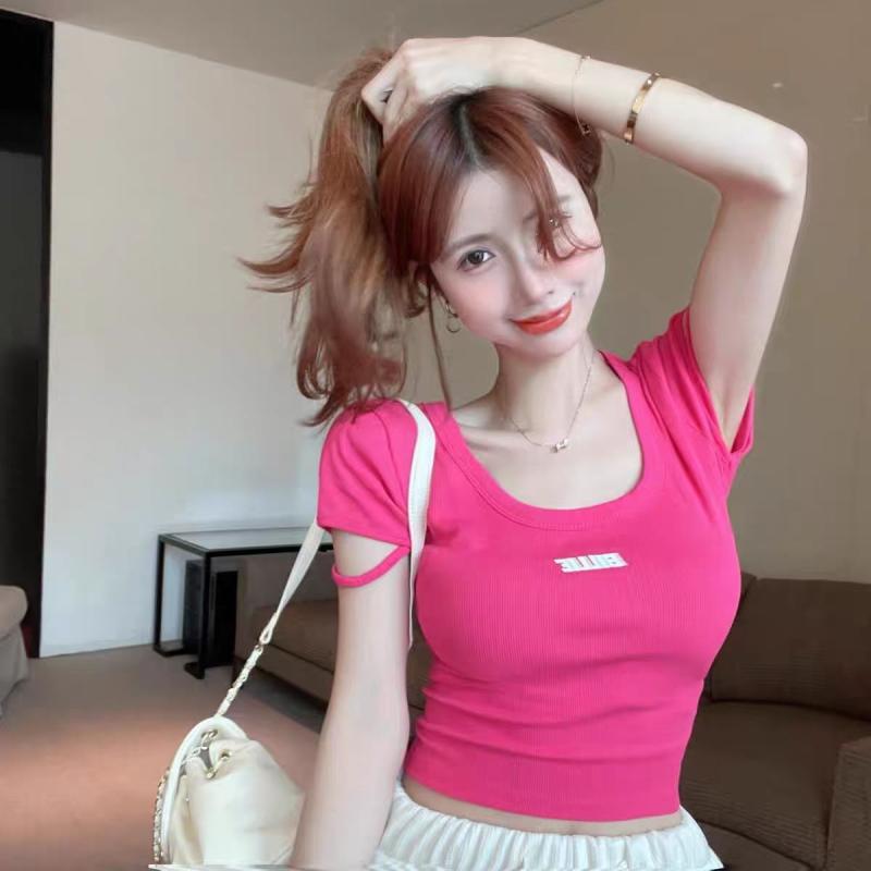 ・カテゴリ: Tシャツ・スタイル: 通勤風・袖丈: 短袖・柄: 印花・フィット: 修身型・丈: 短款・ネックライン: 方領・カラー展開: 白色、火龙果色・サイズ展開: S、M、L、XL