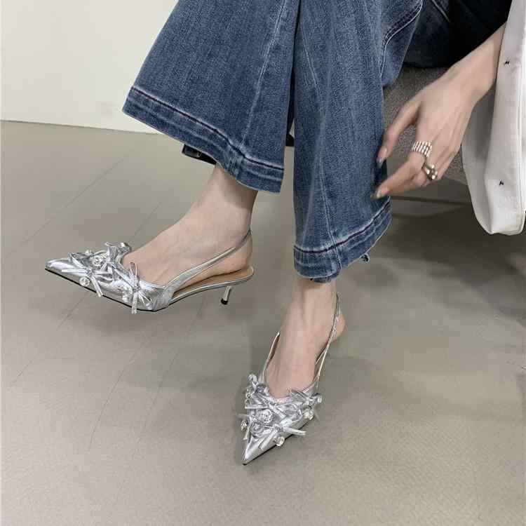 ・カテゴリ: ポインテッドトゥバックストラップサンダル・アッパー素材: PU・つま先の形状: ポインテッドトゥ・カラー展開: ブラック 5cm、レオパード 7cm、シルバー 7cm、ピンクレオパード 7cm、ブラック 7cm、アプリコット ...