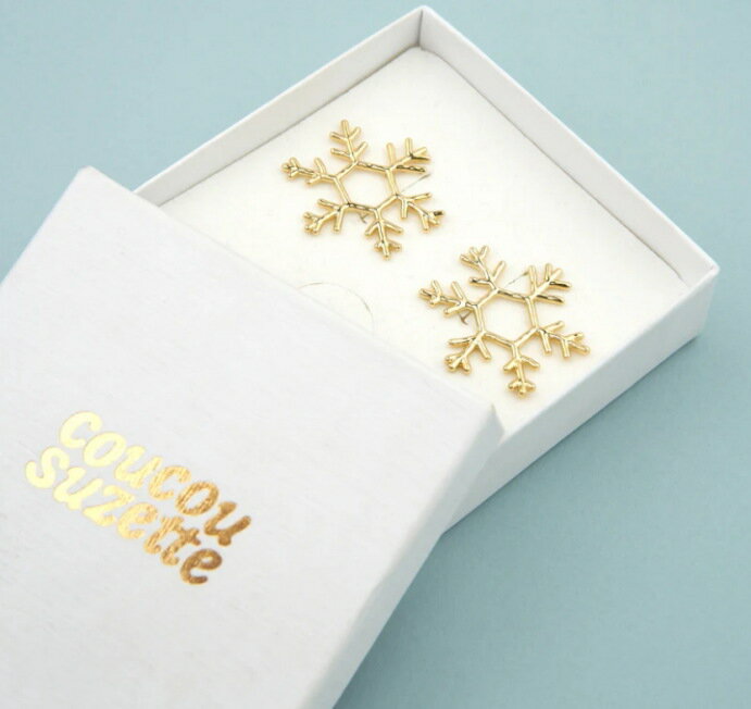 サイズ 縦 約3cm×横幅 約3cm 重さ(片耳) 約2.3g 素材 真鍮100%、ステンレススチールロッド 商品の特徴 Coucou Suzette,新作のピアスです。クリスマスがやって来ます！キラキラのライト、ロマンチックなテレビや映画...