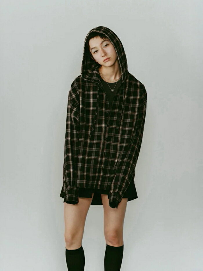 サイズ サイズ Free 着丈 79.1cm 身幅 64.8cm 肩幅 58cm 袖丈 60.5cm ※公式参照 着用サイズ FREEサイズ着用 素材 コットン100% 商品の特徴 Knuth Marf,新作のシャツです。季節のつなぎ役とし...