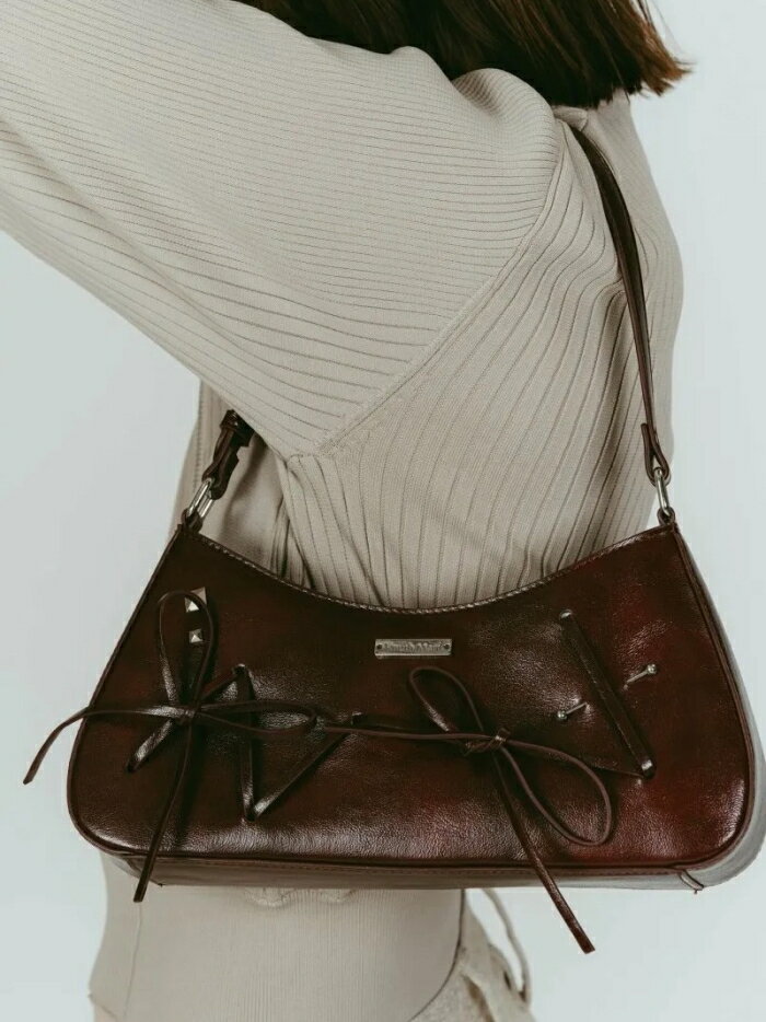 サイズ ONESIZE 高さ 15cm 幅 29cm 開口部 22cm 奥行き 7cm ショルダー長さ(調節可能) 44.5~51cm 重さ:0.22kg ※公式参照 ※リボンは仕様上、解ける場合がございます。その際は恐れ入りますが、お客様...