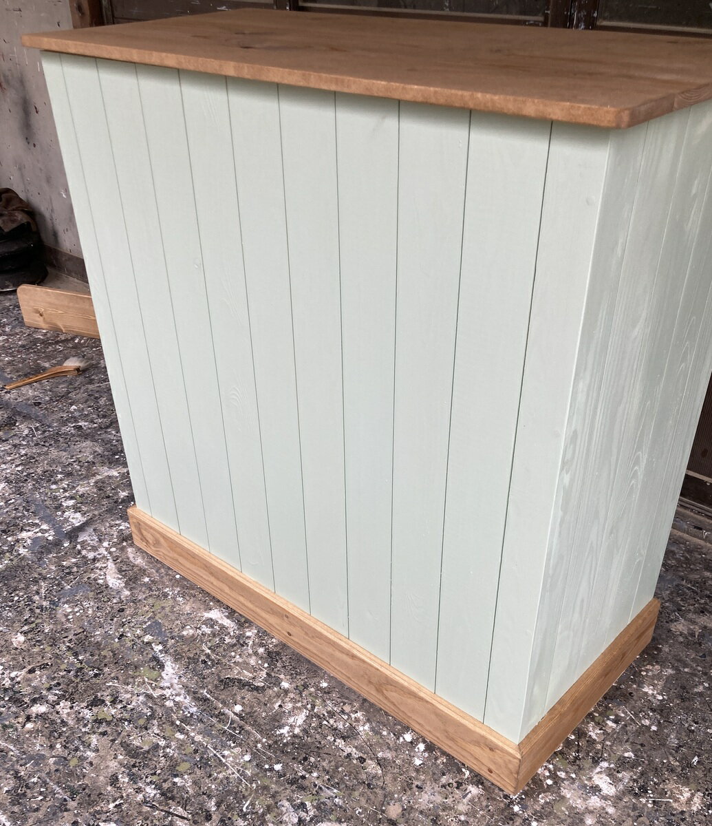 商品情報北欧調この字型カウンターテーブル外寸高さ　　約920mm横巾　　約900mm奥行き　約450mm　　多少の誤差はご了承下さい。（±5）色変更やサイズオーダー可能ですのでお気軽にお問合せ下さい。店舗受付などの仕様でお使い下さい。【受注...