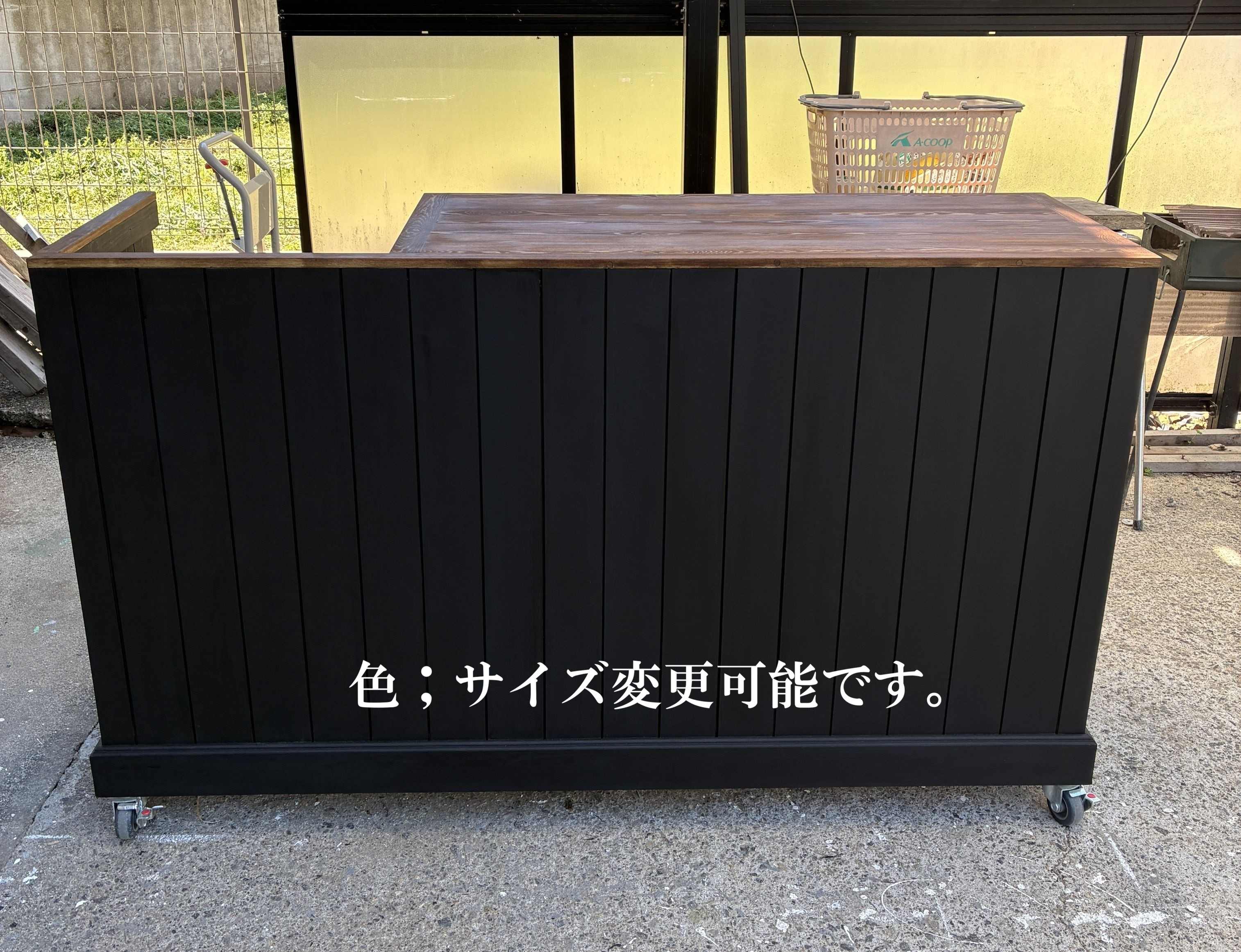 商品情報レジ凹み付カウンターテーブル外寸高さ　　約920mm横巾　　約1500mm奥行き　約450mm　（天板）凹み幅450；高さ155；奥行420多少の誤差はご了承下さい。（±5）凹みの位置は左右変更可能です。※ハンドメイド品ですので少々...