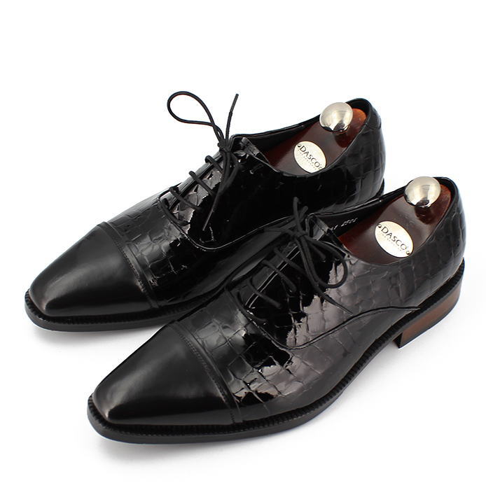 上質な革を使用し、ワンランク上の足元を演出!!1つ1つ丁寧に仕上げる職人手製靴となっております。お届けまでに3週間程度お時間を頂いております 【カラー】ブラック 【サイズ】24cm/24.5cm/25cm/25.5cm/26cm/26.5c...