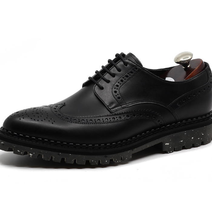 上質な革を使用し、ワンランク上の足元を演出!!1つ1つ丁寧に仕上げる職人手製靴となっております。お届けまでに3週間程度お時間を頂いております 【カラー】ブラック 【サイズ】24cm/24.5cm/25cm/25.5cm/26cm/26.5c...