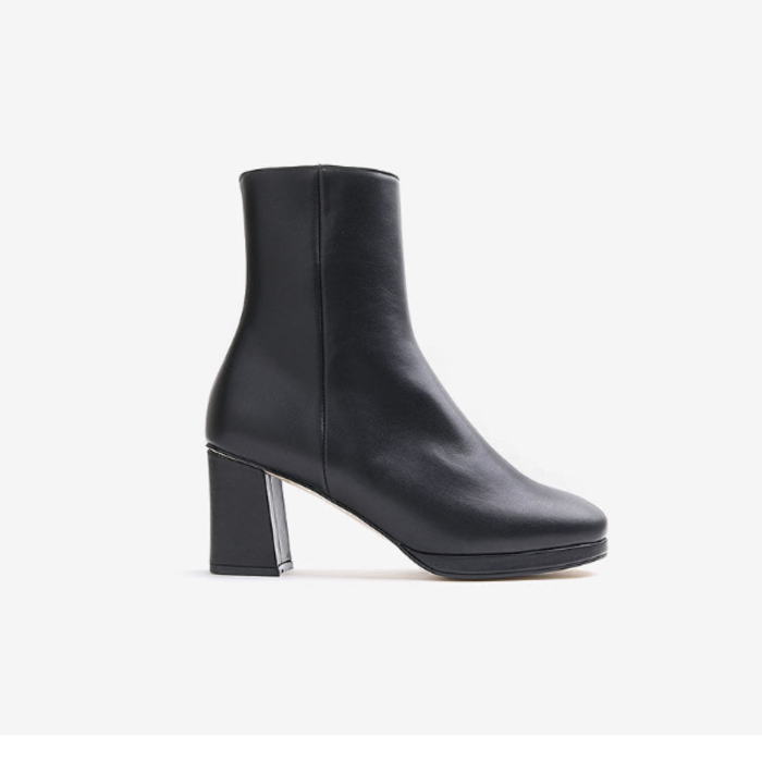 シンプル上品でワンランク上の大人の足元を演出!1つ1つ丁寧に仕上げる職人手製靴。ハンドメイドの為ご注文日より約3週間～4週間でのお届けとなります。 【こちらは予約商品です】 下記注意事項をご了承の上ご購入をお願い致します。 ※工場の革都合、...