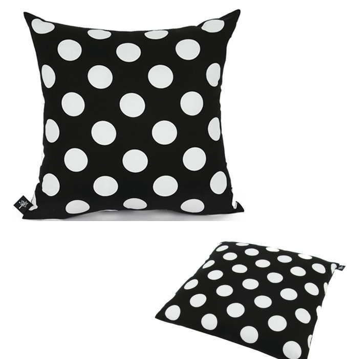 クッション専門ブランドのハンドメイド製品です。 ※こちらはクッションカバー単品タイプとなります。 カラー：ドット柄 　【こちらは予約商品です】 ※ご注文日より2週間前後でのお届けとなります。 配送日指定が選択できるようになっておりますが、指...