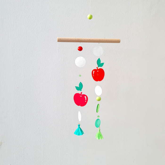 作って楽しい♪飾って綺麗★　アクリル＆シェルの可愛いモービル DIY製品となっております。パーツをお届け★ご自分で好きなデザインで製作可能です。 イベント　ワークショップ企画などにも◎ 予約製品の為　2週間前後でのお届けとなります。配送日時...