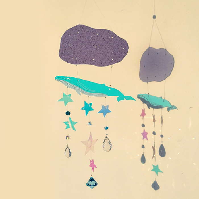 作って楽しい♪飾って綺麗★　アクリルの可愛いモービル DIY製品となっております。パーツをお届け★ご自分で好きなデザインで製作可能です。 イベント　ワークショップ企画などにも◎ 予約製品の為　2週間前後でのお届けとなります。配送日時指定はお...