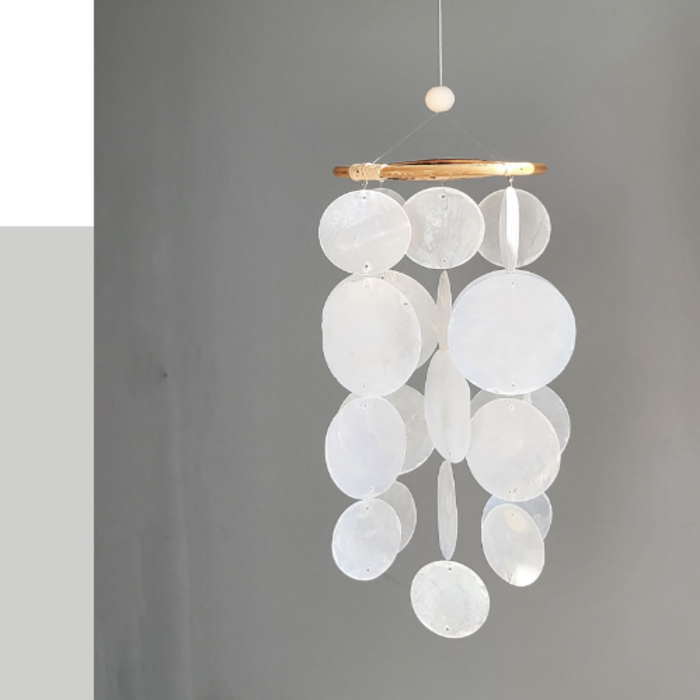 作って楽しい♪飾って綺麗★　アクリルの可愛いモービル DIY製品となっております。パーツをお届け★ご自分で好きなデザインで製作可能です。 イベント　ワークショップ企画などにも◎ 予約製品の為　2週間前後でのお届けとなります。配送日時指定はお...