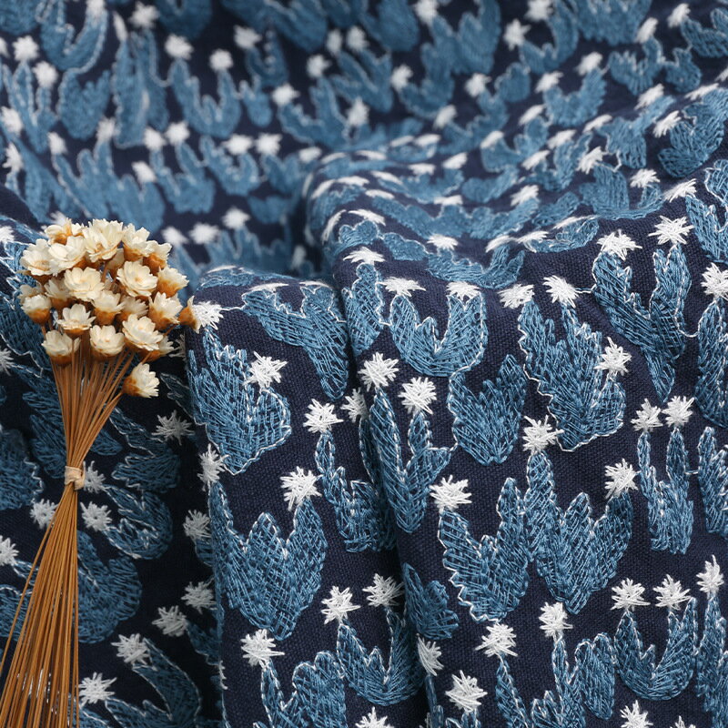 商品説明 商品内容 生地 詳細情報 底布の素材：綿70%+30%麻 刺繍糸の素材：ポリエステル100％ 重量：450g/平方メートル カット方 通常は、数量【2】以上のご注文の場合は、続けてカット致します。（1単位でカットする場合もございま...