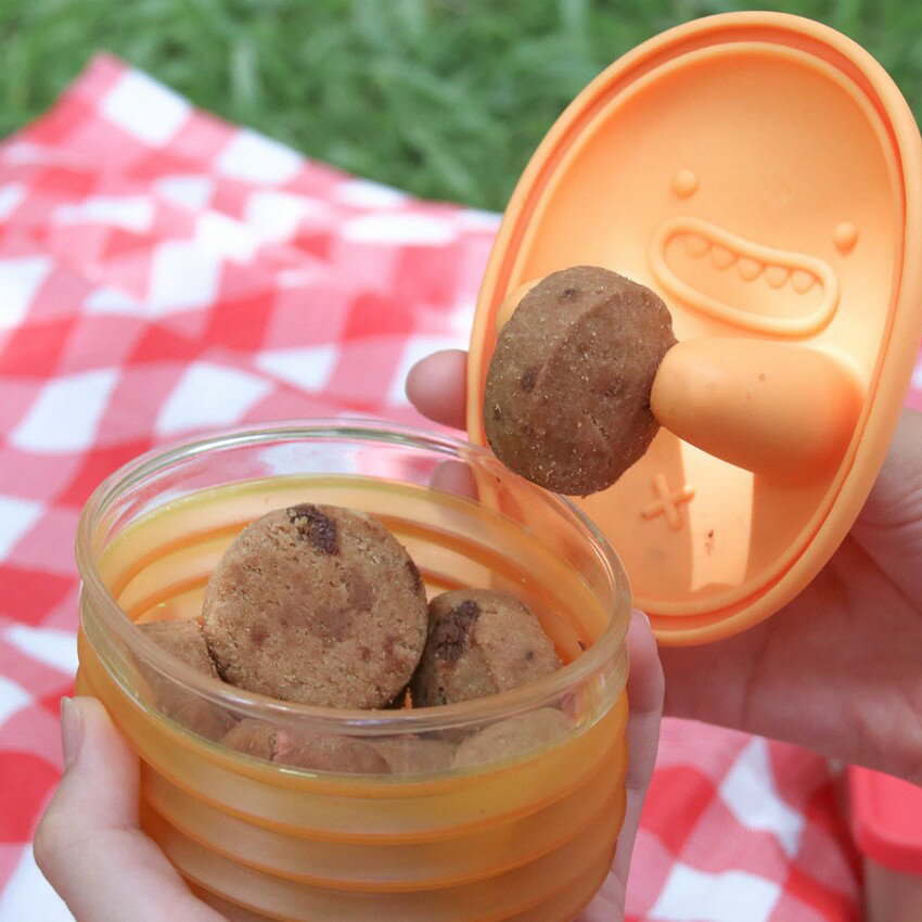 アイデア ポータブル お菓子ケース クッキー収納ボックス 2個セット 持ち運びに便利なアイデア商品、ポータブルお菓子収納ケース。 クッキーやビスケットなど割れやすいお菓子をきれいに収納でき、 外出先でも安心して持ち歩ける実用的な収納ボックス...