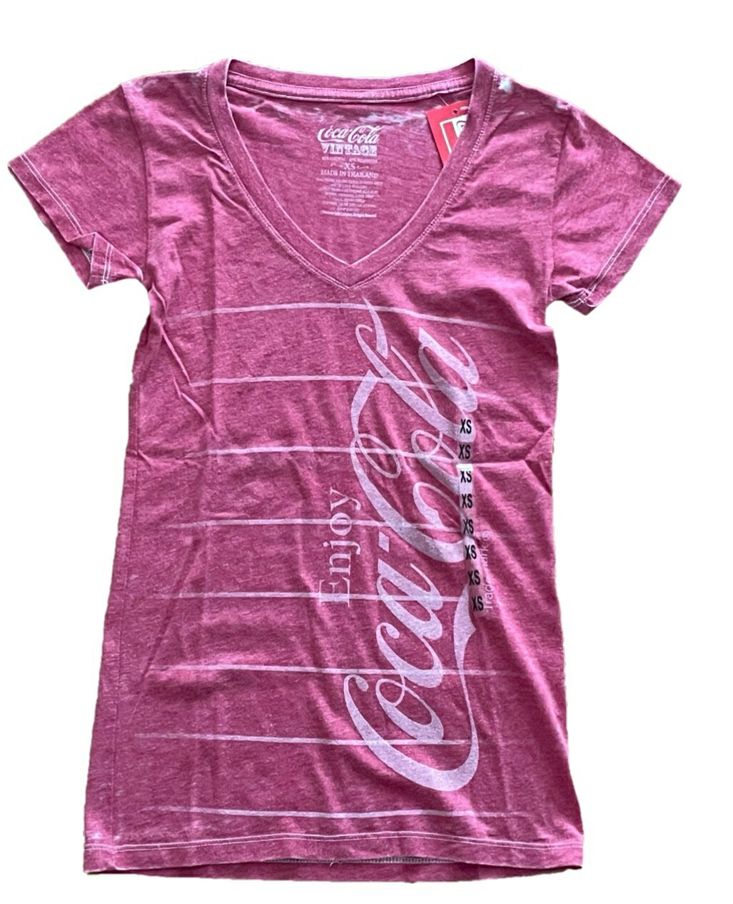 【商品説明】 ◇表示サイズ：GIRL'S XS 身丈：61cm 身幅：35cm 袖丈：10.5cm 肩幅：33.5cm ◇カラー：PINK ◇素材 60％COTTON 40％POLYESTER ◇生産国：タイ ◇商品詳細 このおしゃれなコカ...