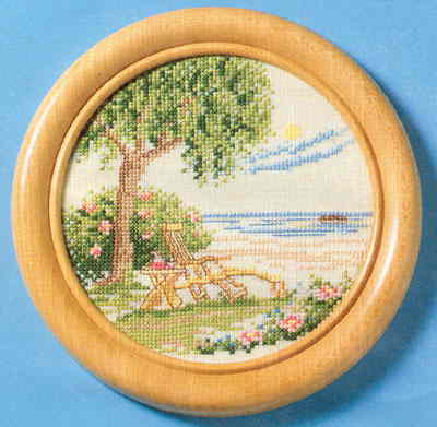 商 品 詳 細 サイズ 約 Φ16 cm（余白を含む出来上がりサイズ） 内容 刺繍糸/刺繍布/針/チャート 布 リネン＜1cmあたり10目(25カウント)＞ 生産国 デンマーク メーカー型番 59342 メーカー O. Oehlenschl...