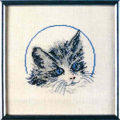 商 品 詳 細 サイズ 約 18 ×18 cm（余白を含む出来上がりサイズ） 内容 刺繍糸/刺繍布/針/チャート 布 リネン＜1cmあたり14目(35カウント)＞ 生産国 デンマーク メーカー型番 65110 メーカー O. Oehlens...