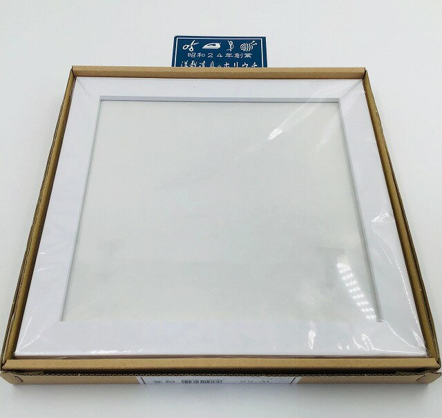 作品を飾るフレーム■　商品説明手づくりライフを、より楽しんでいただくための機能的なアイテムや、作品を飾るフレームをご紹介します。 ＜サイズ＞ 外径：24.4cmx24.4cm、内径：20cmx20cm ＜内容＞ 木製 透明ペット板 ひも付 ...