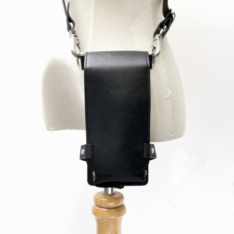 ■200×90×50 ■ブラック ■0〜4丁入※4丁全てそれぞれ取り外し可能ホルダー ■合皮 ■専用ベルト付き(腰掛け&肩掛け兼用) 全長64cm~123cm程度 ※色やロットによってサイズに若干の差異がある場合がございます。 艶感のある柔...