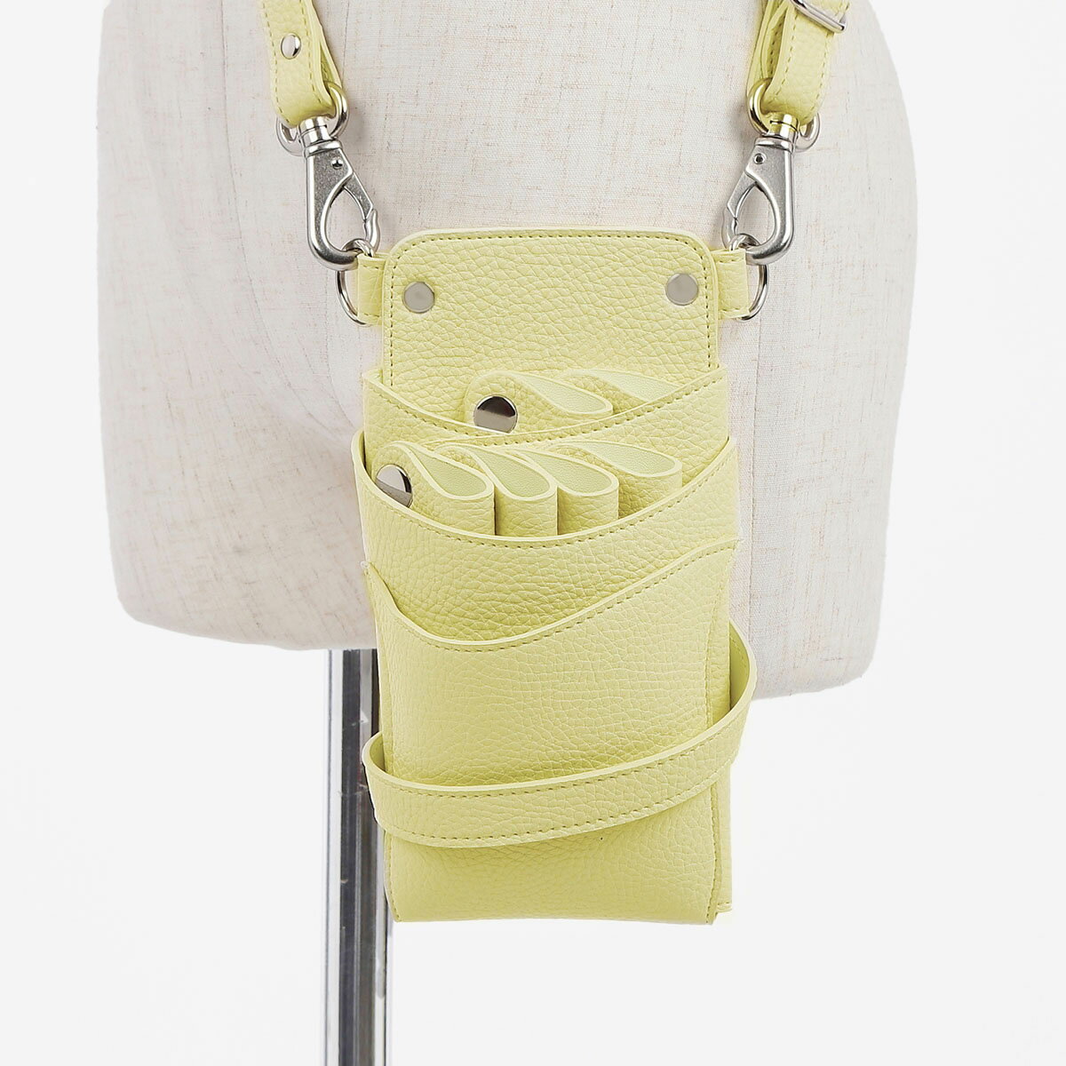 ■210×120×60 ■PUレザー （合成皮革） ■4~6丁入※後列の2丁入れはそれぞれ取り外し可能ホルダー ■カラー レモン ■専用ベルト付き(腰巻き&肩掛け兼用　送りカン調整タイプ) 全長66cm~121cm程度(金具含む) ※色やロ...