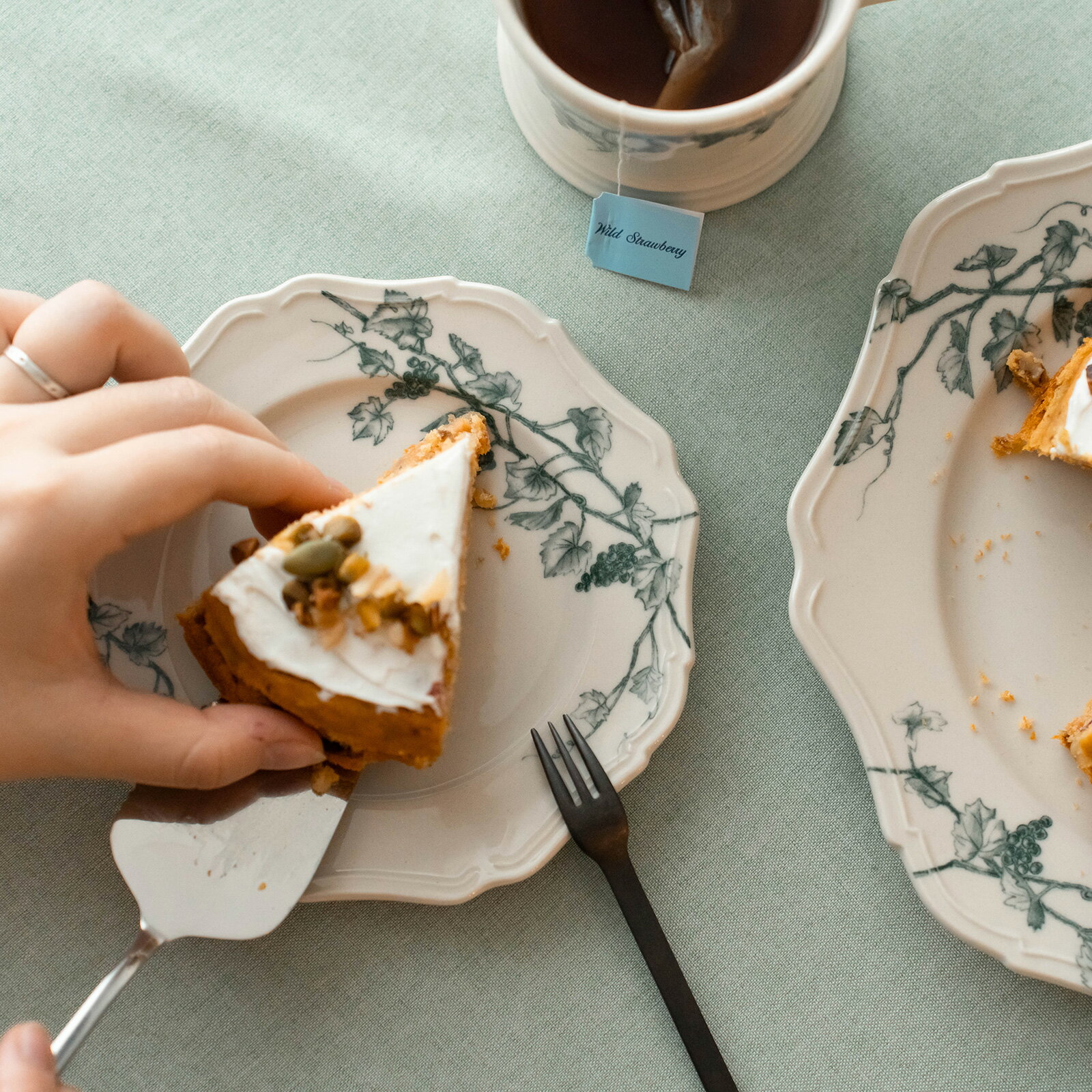 商品仕様 商品名 ヴィーニュ　ラウンドプレートS サイズ 約W160mm × D160mm × H20mm 素材 磁器 / 透明釉 / 酸化 製造国 日本 ブランド studio m' 保証について 到着時不備があった場合は商品到着後1週間...