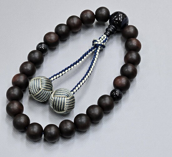 親玉：約 16 mm 主玉：約 12 mm 天玉：約 10 mm 桐箱入り 男性用の片手(略式)数珠。どの宗派の方でもお使い頂けます。 ※細心の注意を払って撮影しておりますが、実物の色合いや模様等、若干異なる場合がございますのでご了承くださ...