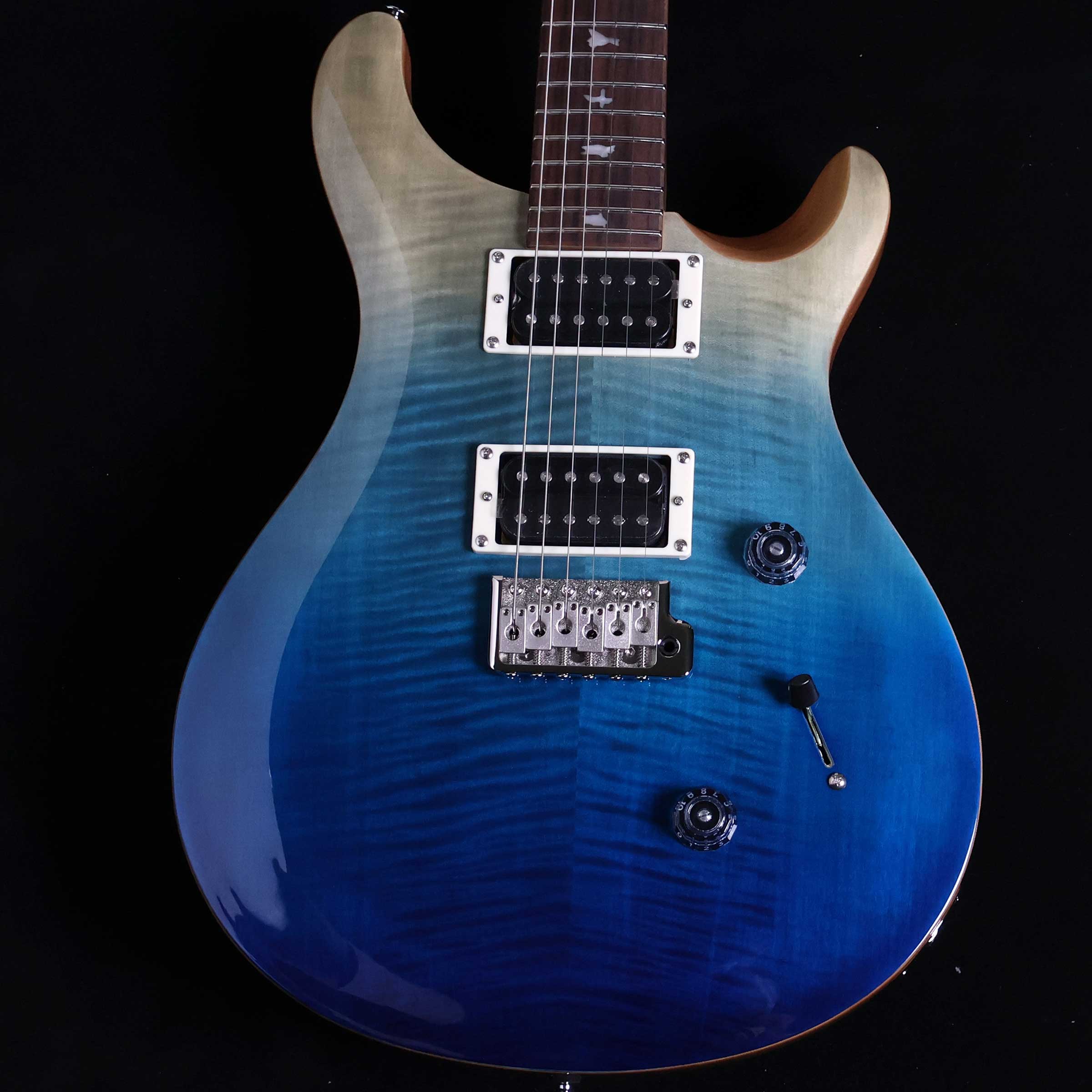 SE Custom24 Blue Fede S/N:CTIH025969【特徴】数多くのミュージシャンから愛用されているSE Custom 24は、マホガニー・バック、メイプル・トップのボディ、Wide Thinカーブのメイプル・ネック、ロ...