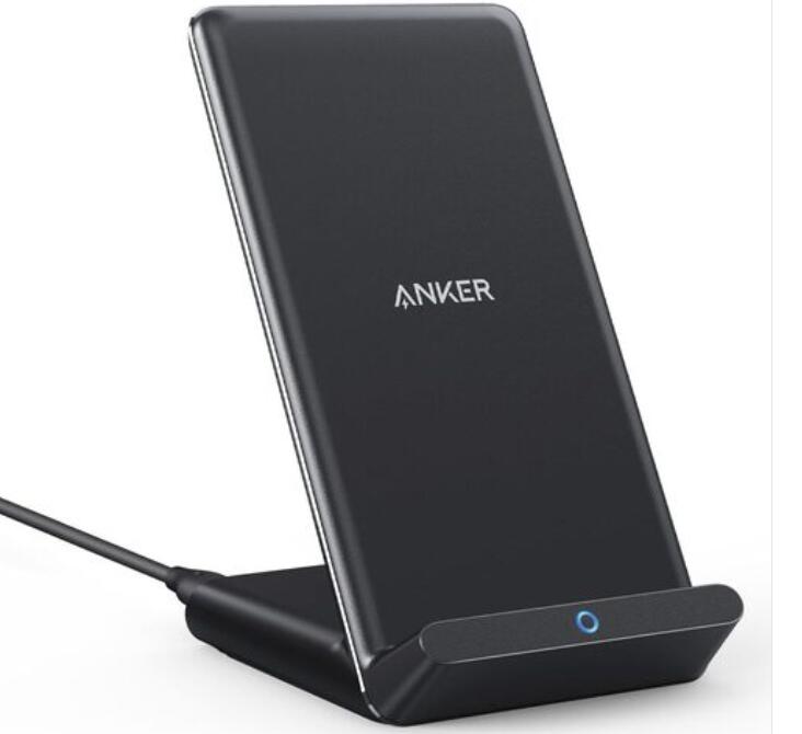 商品情報特長GalaxyやiPhone、その他Qi対応機器に対し、5W / 7.5W / 10W 計3つの出力から最適なワイヤレス充電が可能です。お使いの機器をスタンドに置くだけで充電可能です。動画を楽しみながらの場合は横置きで、FaceI...