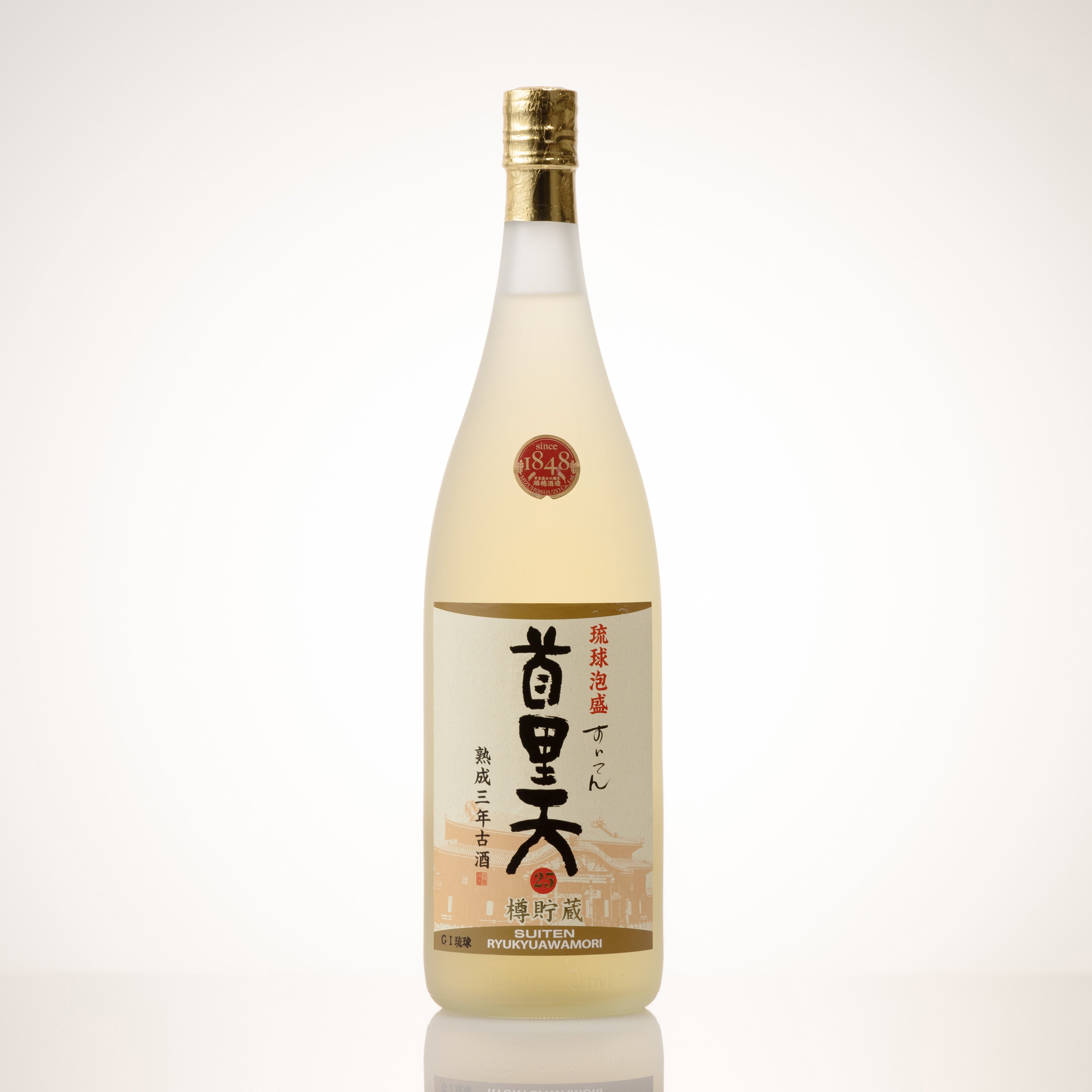 首里天 樽貯蔵熟成3年古酒 25度はシェリー樽貯蔵の原酒とステンレス貯蔵の原酒をブレンドさせて造られる古酒。バニラのような華やかな香りが飲みたい気持ちを掻き立てつつ、優しい甘さが舌に広がります。古酒本来の味を楽しめるストレートやロックだけで...