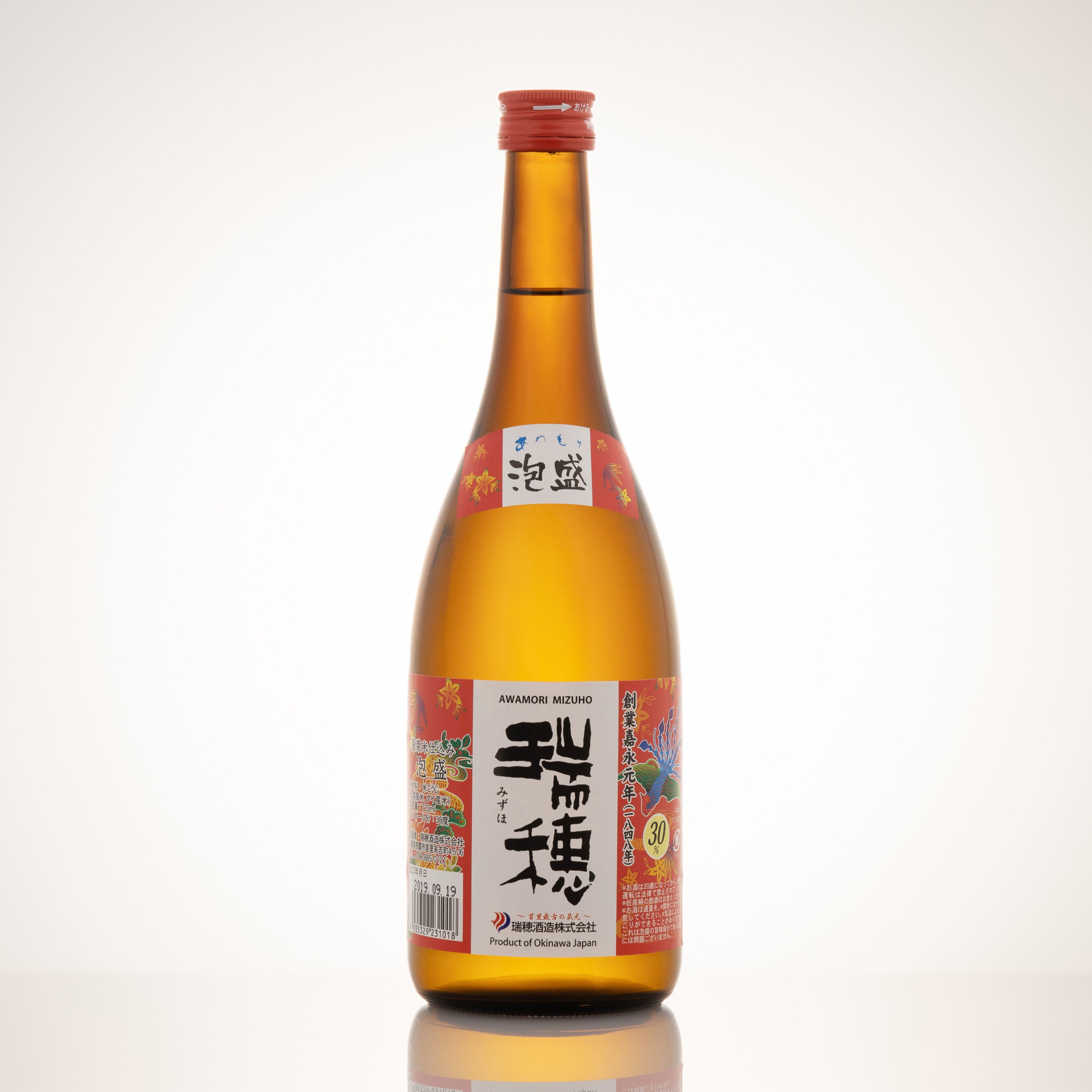 瑞穂 30度は蓬莱米と呼ばれる台湾で開発された米から造り出した泡盛です。優しい甘さと老麹による旨味が口の中に広がります。かすかに残る米の香りがさらに飲みたい気持ちにさせてくれます。クセも少なく、泡盛初心者におすすめできる一杯です。