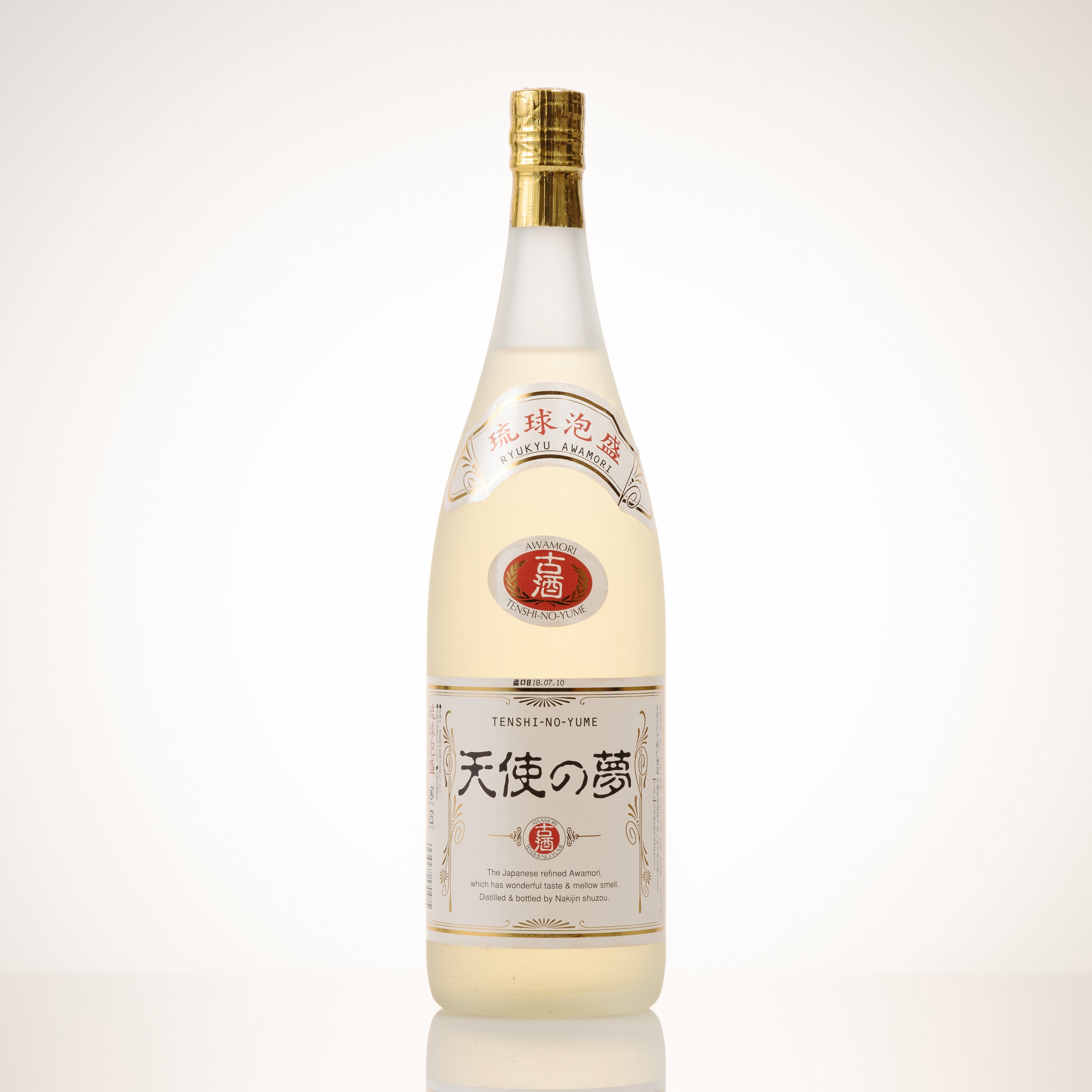 天使の夢 25度は樽の中で3年間に渡って熟成させた泡盛です。琥珀色に仕上がっているのに加え、独特の風味と香りが特徴的。アルコール度数も25度と泡盛の中でも低めの度数になっています。マイルドな味わいなので、泡盛初心者の方にもおすすめです。