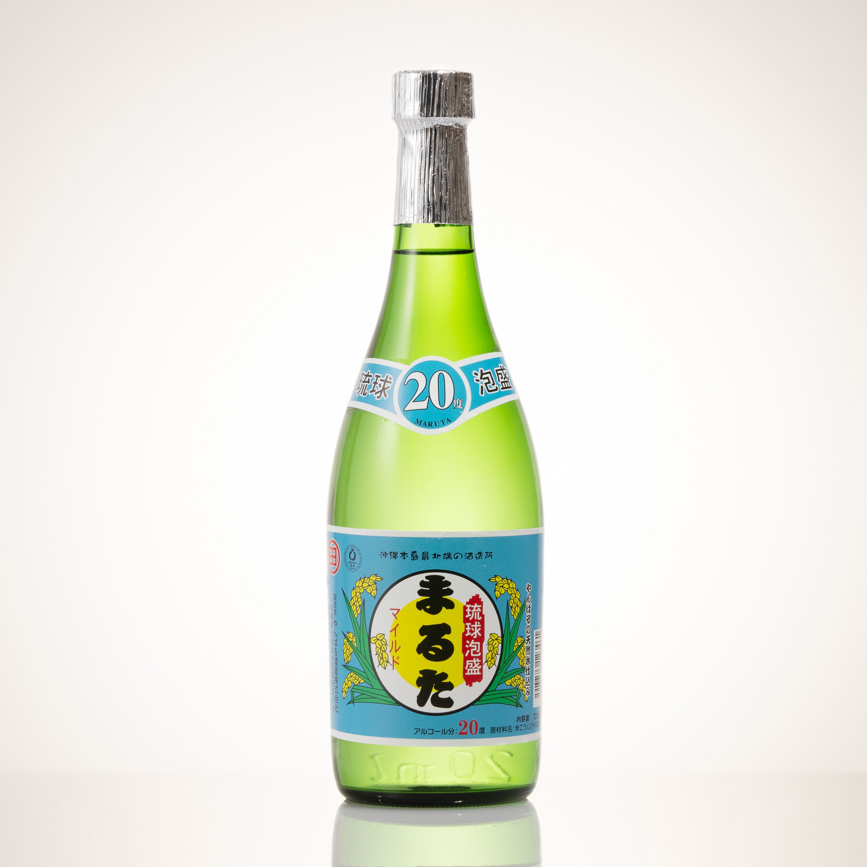 まるたマイルド 20度は地元の飲食店で愛されている泡盛です。フルーティーな香りが飲み口を進めます。刺身のようなあっさりとした料理と相性抜群です。アルコール度数も20度と低めなので、泡盛に飲み慣れていない方は一度チェックすることをおすすめします。