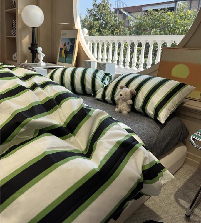 商品名 布団カバーセット 素材 コットン セット内容 3点セット：布団掛けカバー*1、フラットシーツ*1、ピローケース*1 4点セット：布団掛けカバー*1、フラットシーツ*1、ピローケース*2 カラー 写真通り 通用季節 四季通用 通気性 ...