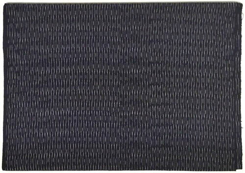 商品紹介 サイズ 約縦100cm×横36cm 店長の一言 黒白色のモダンな雰囲気の絣布です。久留米絣　1m単位カット売り布水通し済み　リズム　黒白柄 お手軽に使っていただこうとm単位でカットしてお売りいたします。手作り品のあれこれ、数種類の...