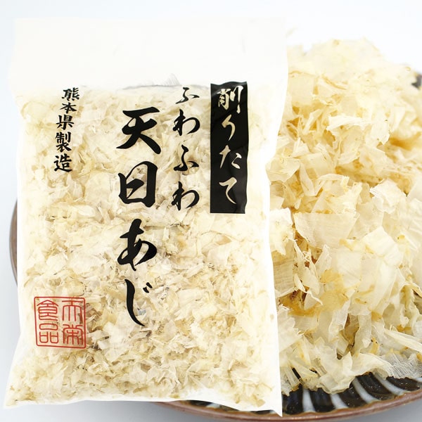 『極薄・天日干し・削りたて！』三拍子揃ったあじの削りぶし生産量日本一を誇る熊本県天草市製造の上質な天日干しの雑節を使用。薄さはなんと約0.01mmの極薄でふわふわとしています。「極薄・天日干し・削りたて」の三拍子そろったとても美味しい削りぶ...