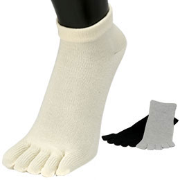 丈が短くかさばらず履きやすい5本指ソックスです。商品詳細商品番号アイボリー（sncs_001）、ブラック（sncs_002）、ライトグレー（sncs_003）原材料綿・アクリル・ナイロン・ポリウレタンサイズ（約）24〜27cm販売元杉山ニッ...